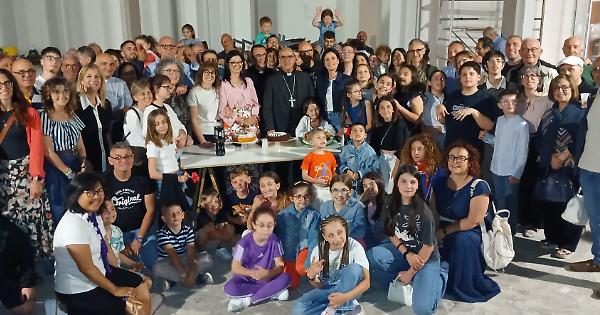 Ragusa, coppie e famiglie in festa ieri sera al Sacro Cuore - La Sicilia